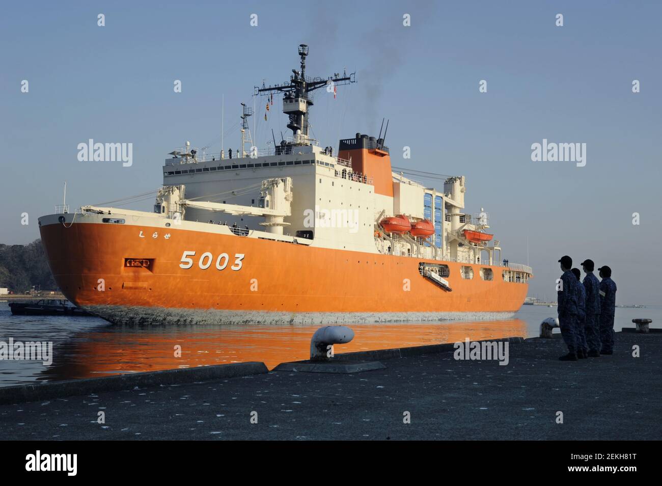 The Japanese icebreaker Shirase arrives at the Maritime Self-Defense ...