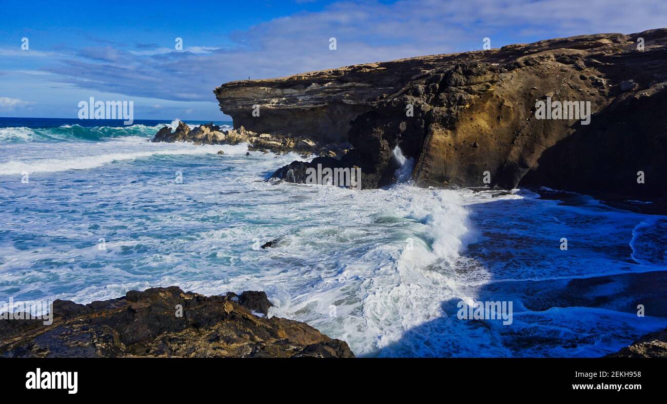 Roaring wave hi-res stock photography and images - Alamy