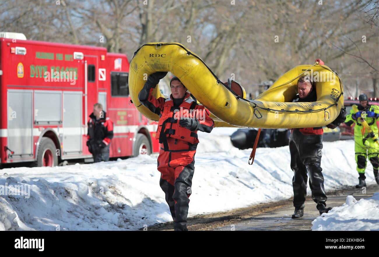 Fire department dive team hi-res stock photography and images - Alamy