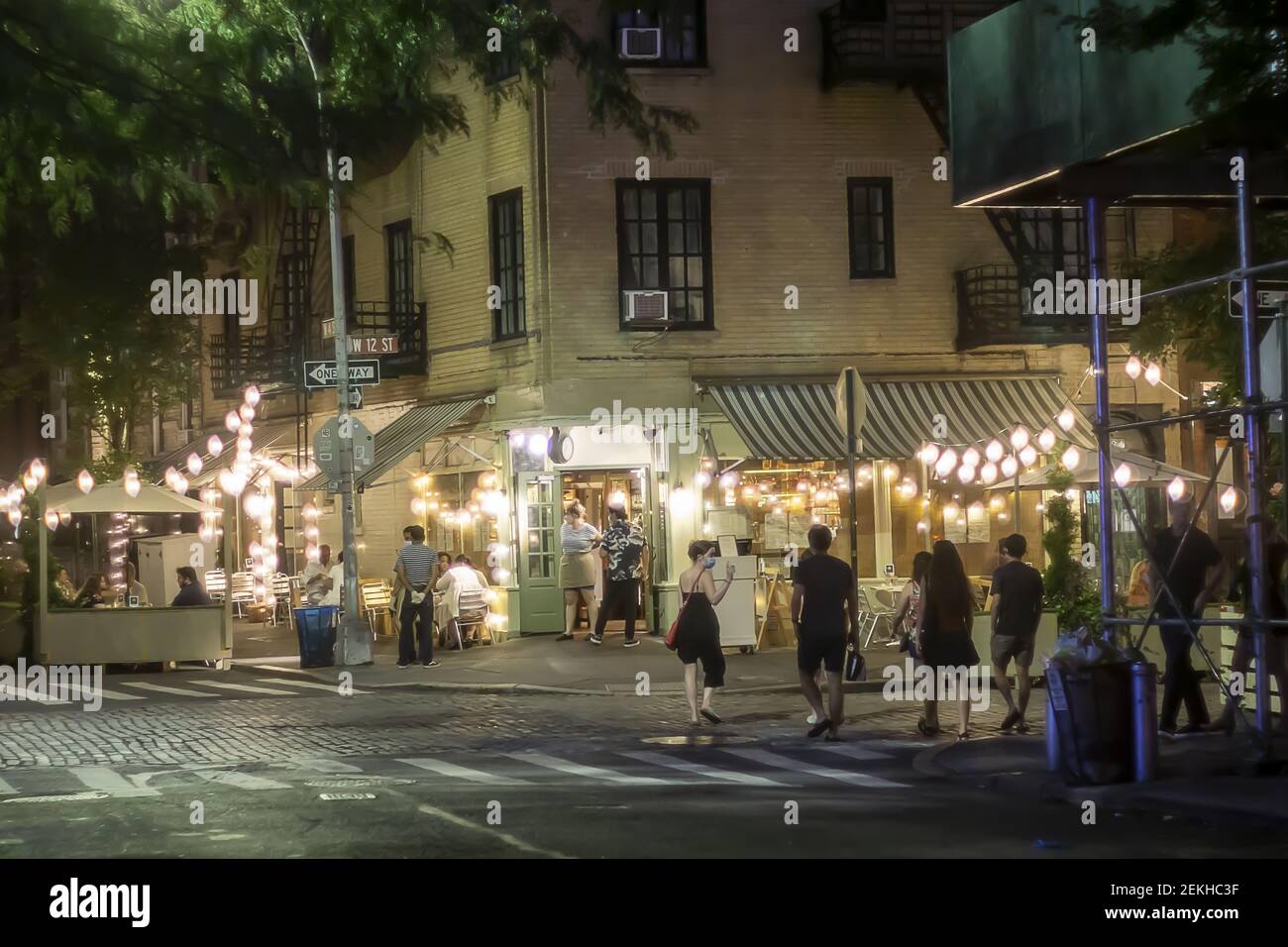 Al fresco dining at a restaurant in the Greenwich Village neighborhood ...