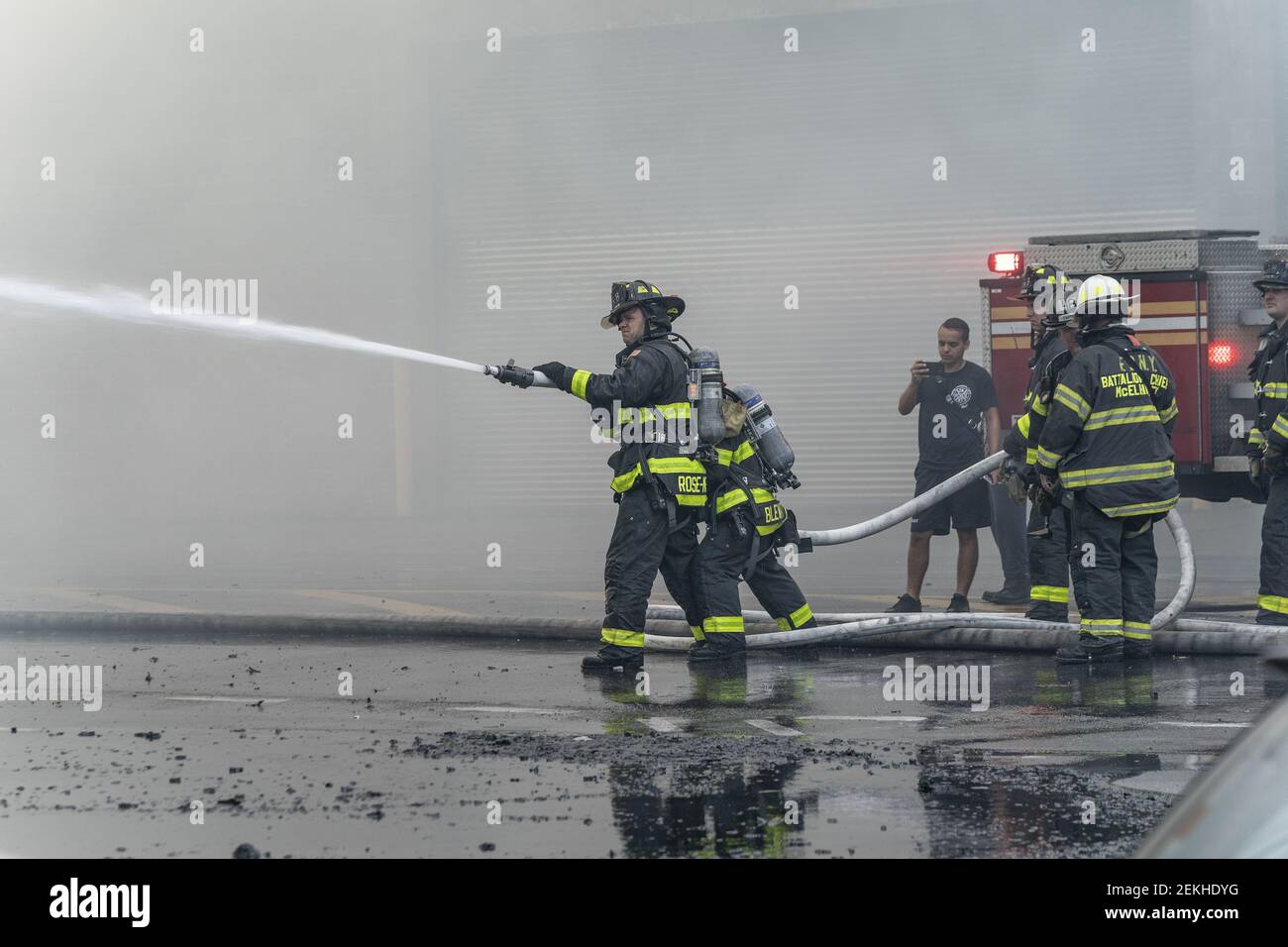 Firefighters battle massive salvage yard 4 alarm fire in the Bronx ...