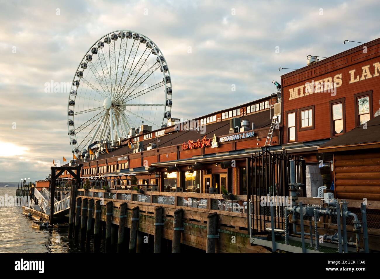 WA19331-00-WASHINGTON - The Seattle Great Wheel at Miner's Landing on ...