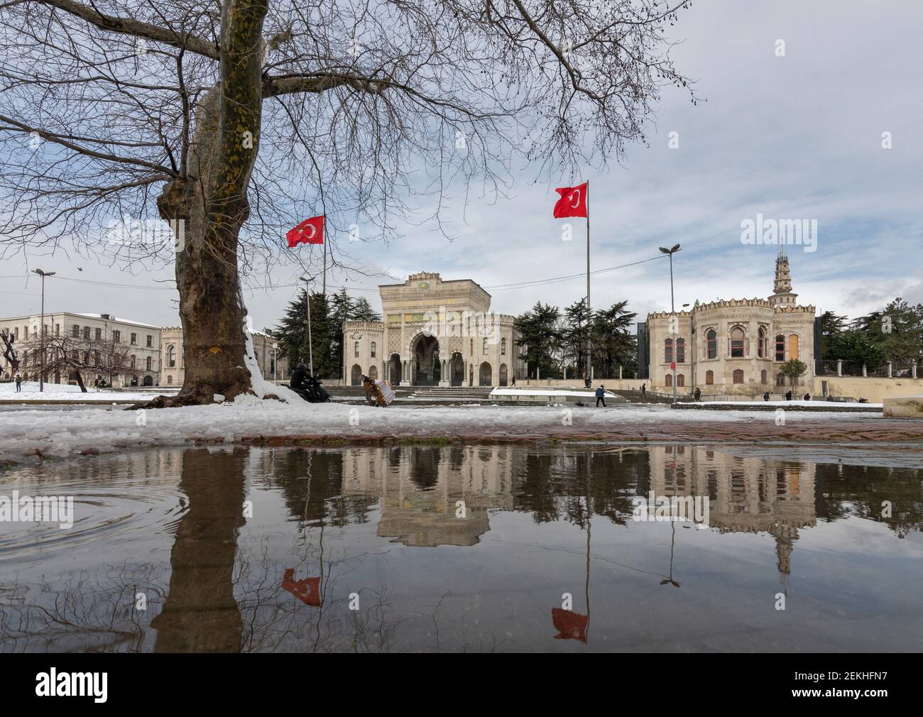 Beyazit Square in Fatih district of Istanbul, Turkey Stock Photo - Alamy