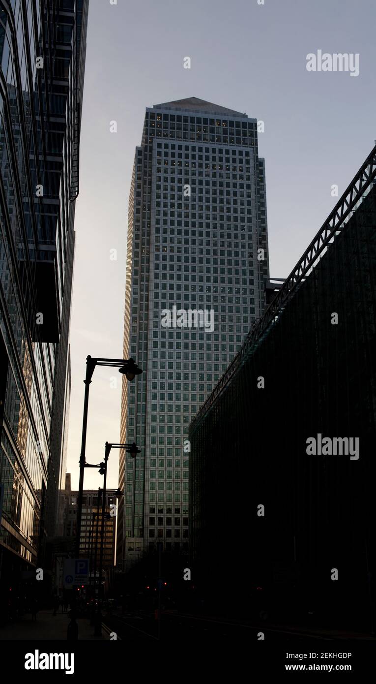 Docklands district shopping mall hi-res stock photography and images ...