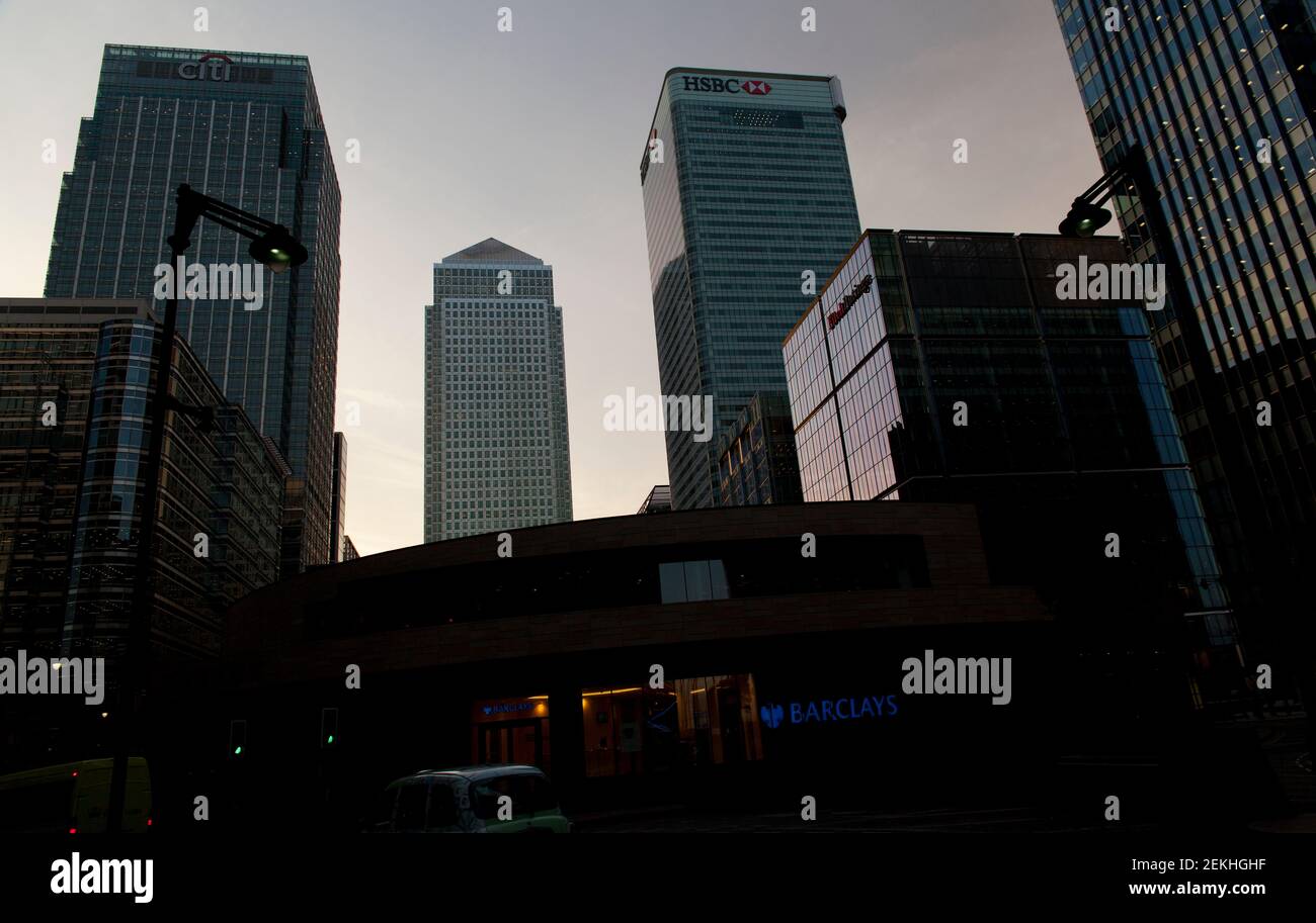 Docklands district shopping mall hi-res stock photography and images ...