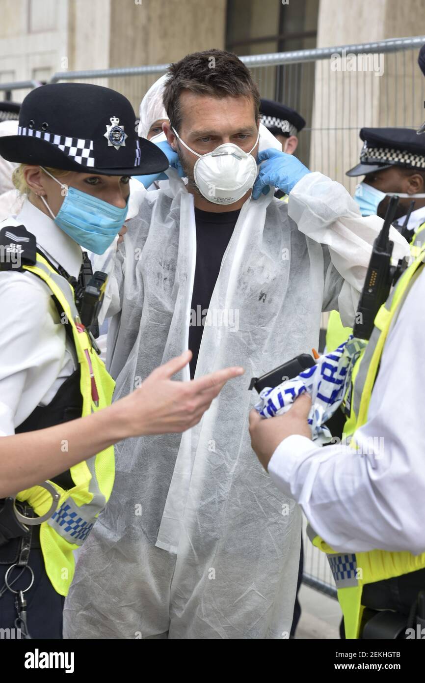 Police spec to an Extinction Rebellion crime scene investigator in a ...