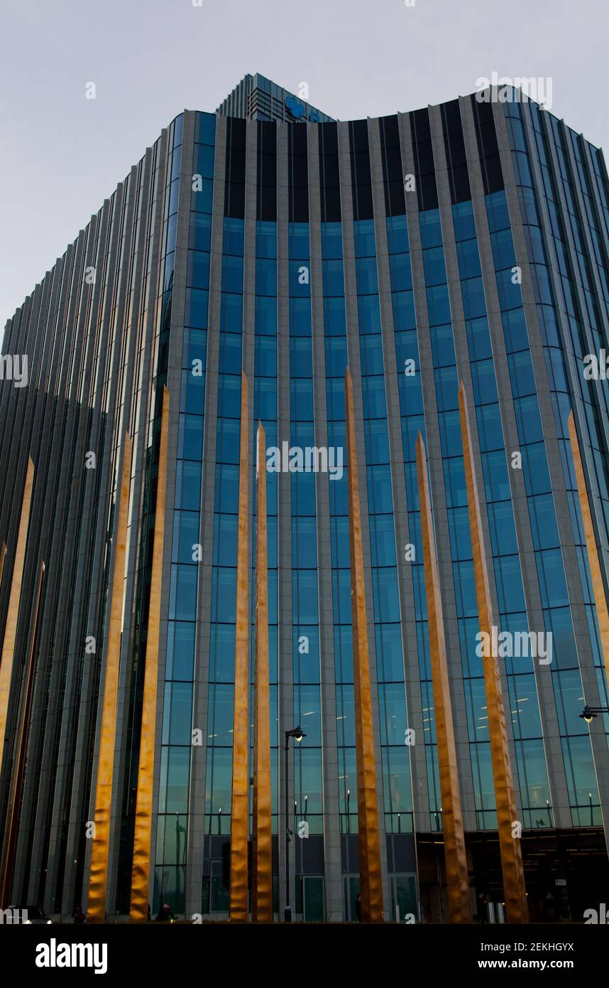 Docklands district shopping mall hi-res stock photography and images ...