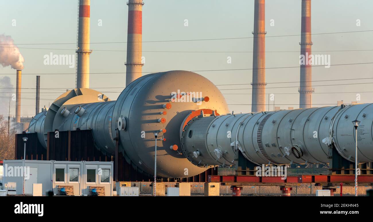 Refinery reactor hi-res stock photography and images - Alamy