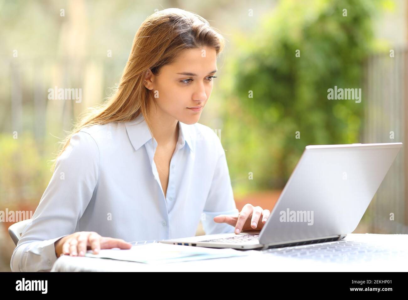 Rural business laptop garden hi-res stock photography and images - Alamy