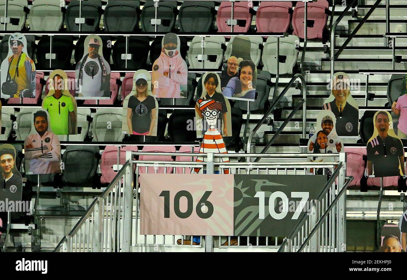 Wheres waldo hi-res stock photography and images - Alamy