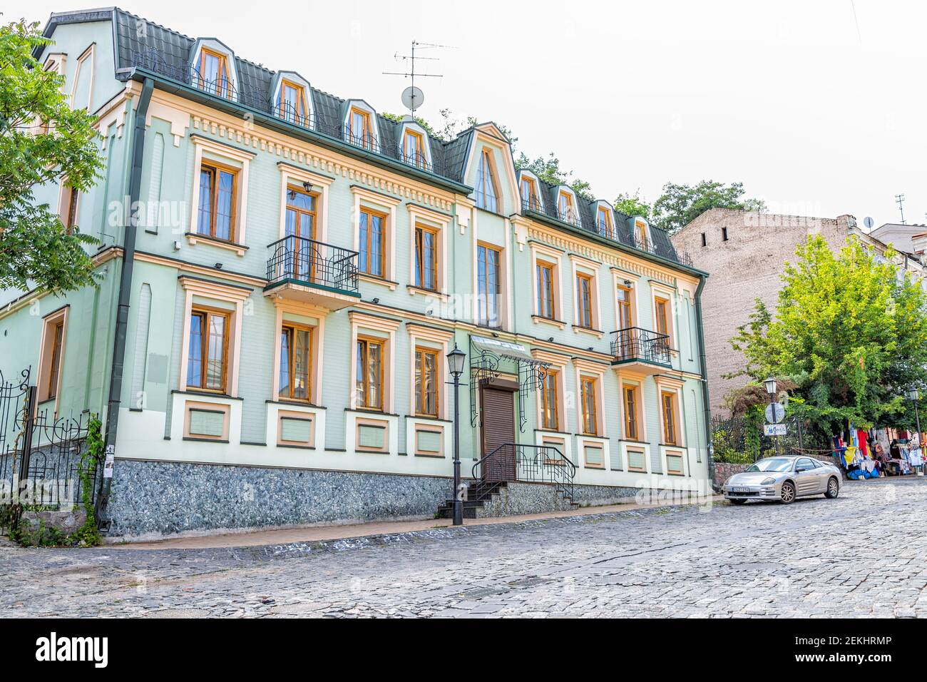 Modern house exterior cobblestone hi-res stock photography and images ...