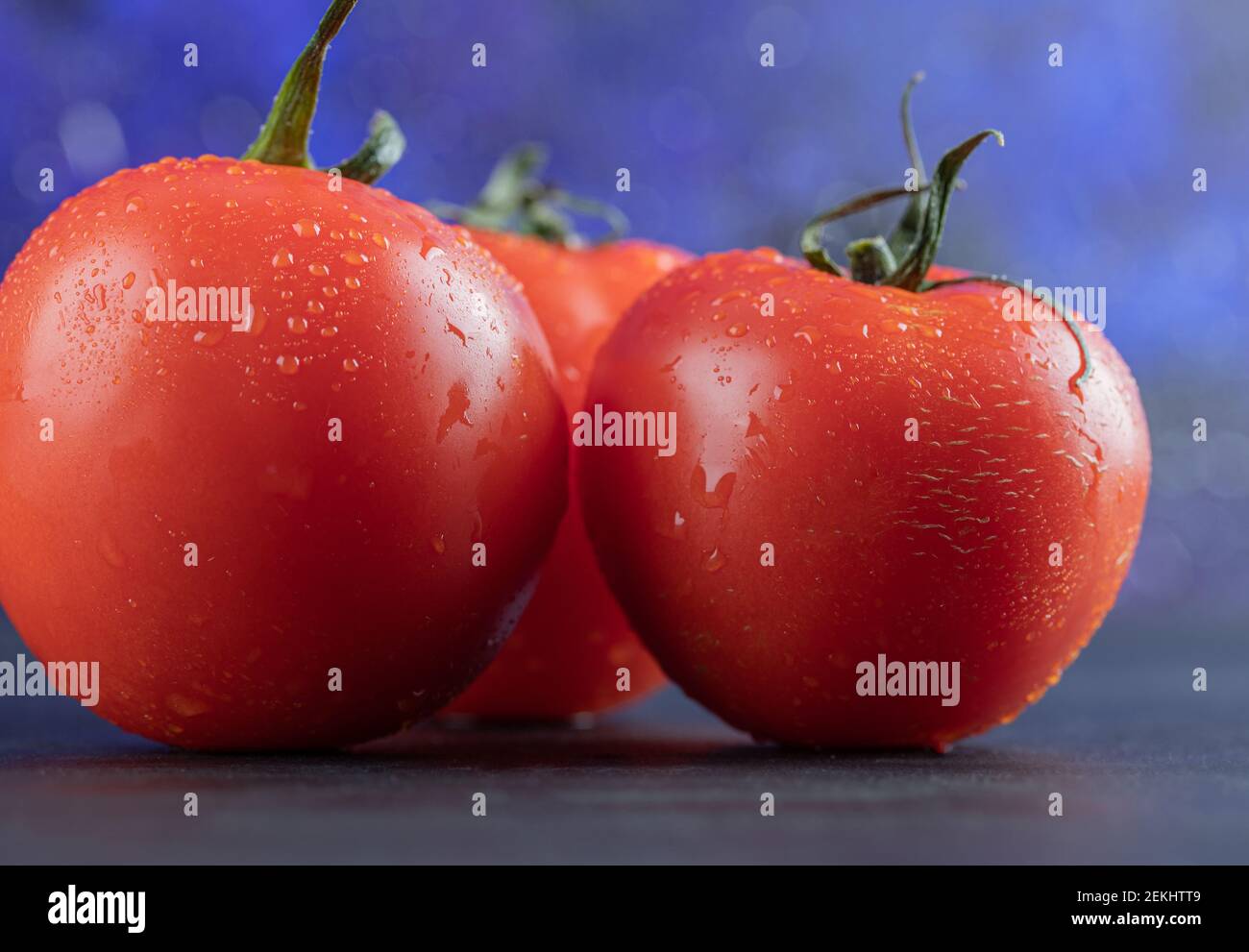Three whole red tomatoes hi-res stock photography and images - Alamy
