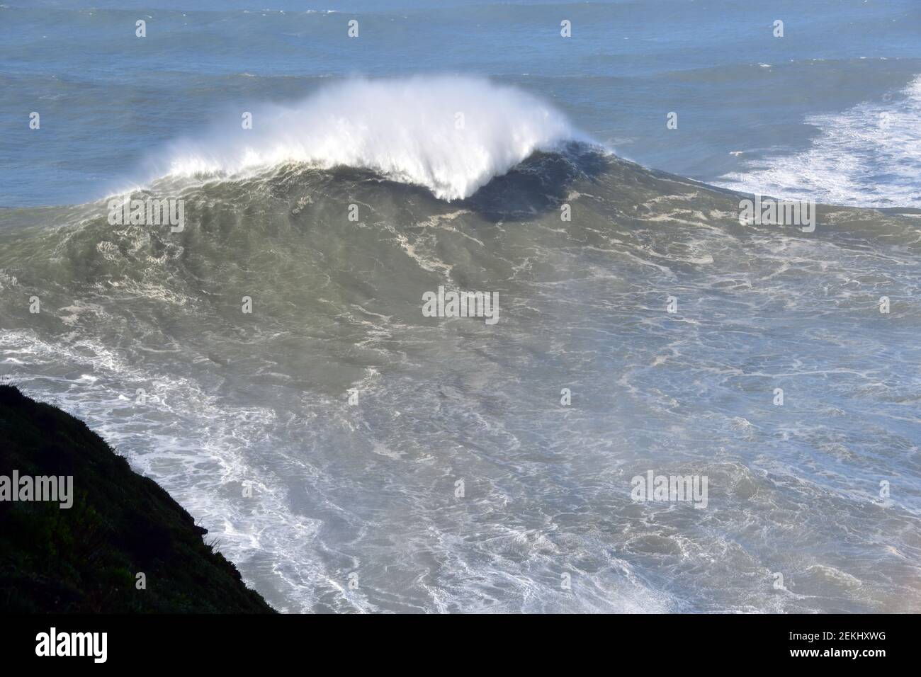 Empty wave hi-res stock photography and images - Alamy