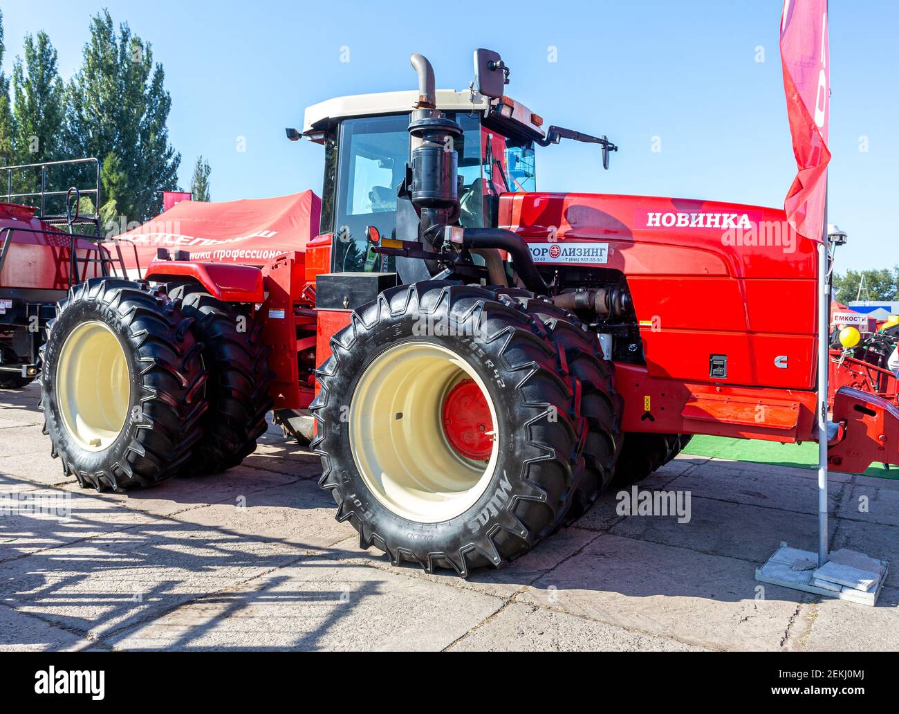 Versatile tractor hi-res stock photography and images - Alamy
