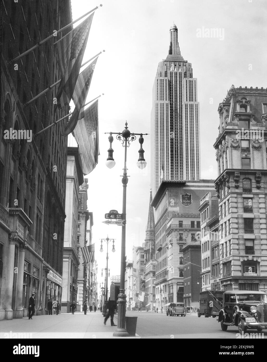 1930s new york city people Black and White Stock Photos & Images - Alamy