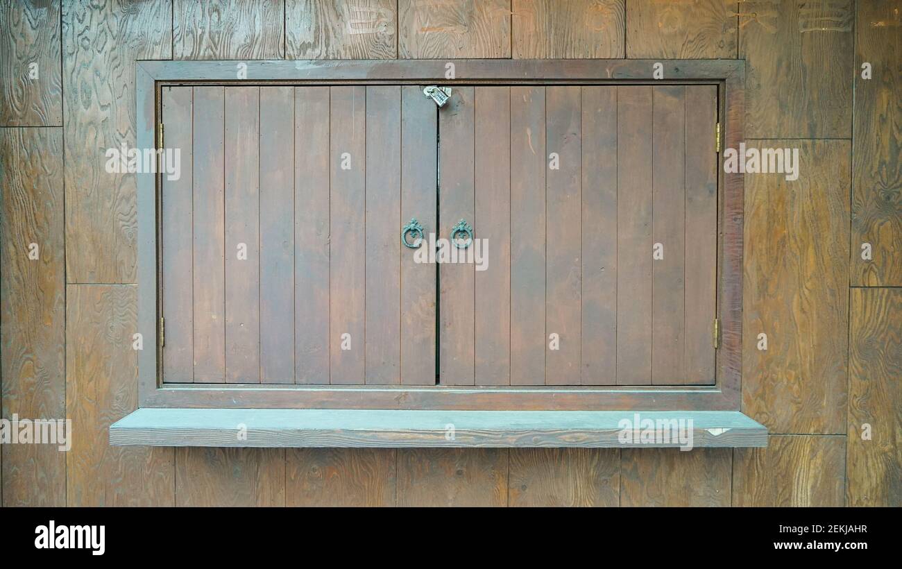 Traditional Asian design wooden window exterior wall Stock Photo - Alamy