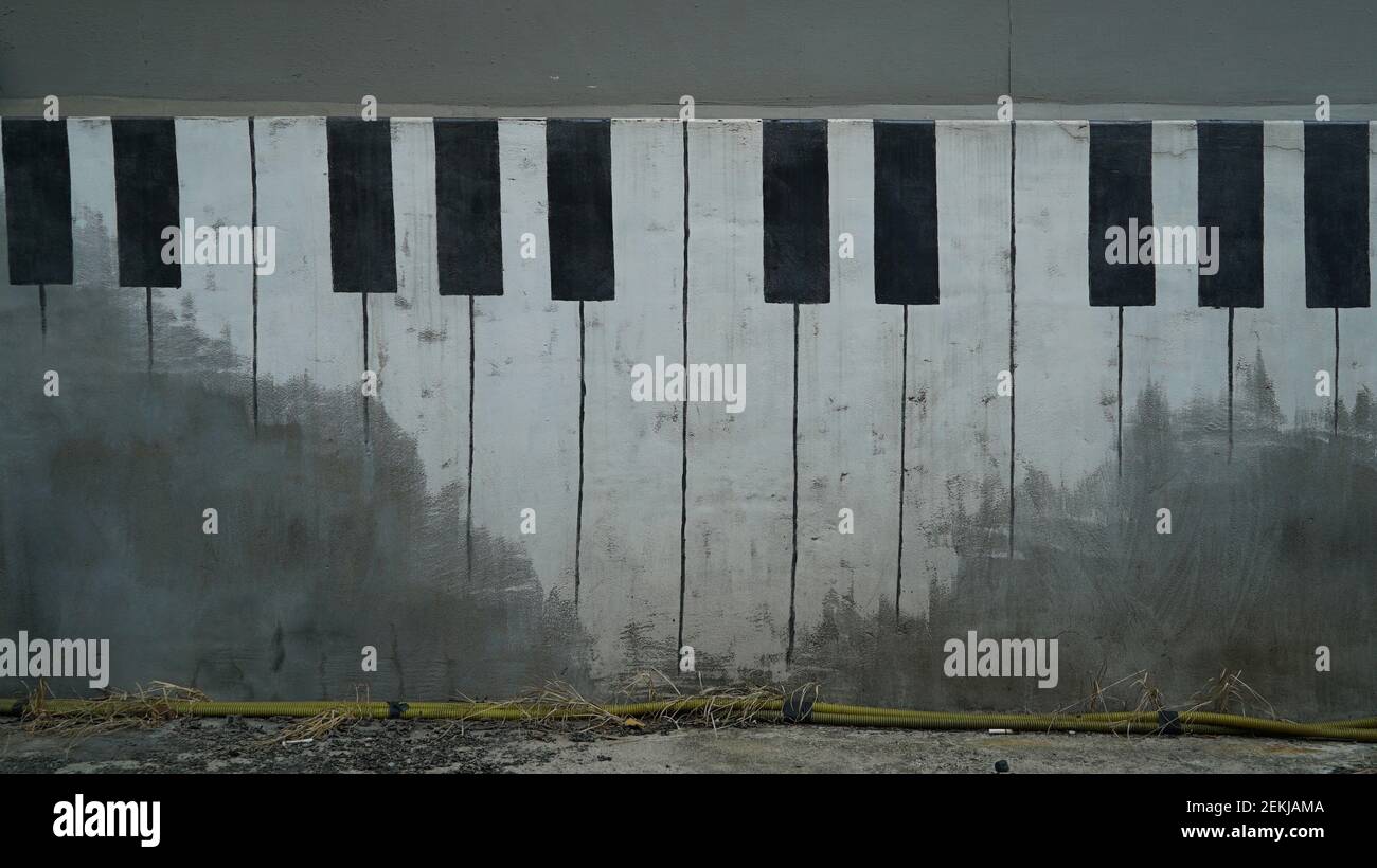 Piano Keyboard Art on the Street Wall Stock Photo - Alamy