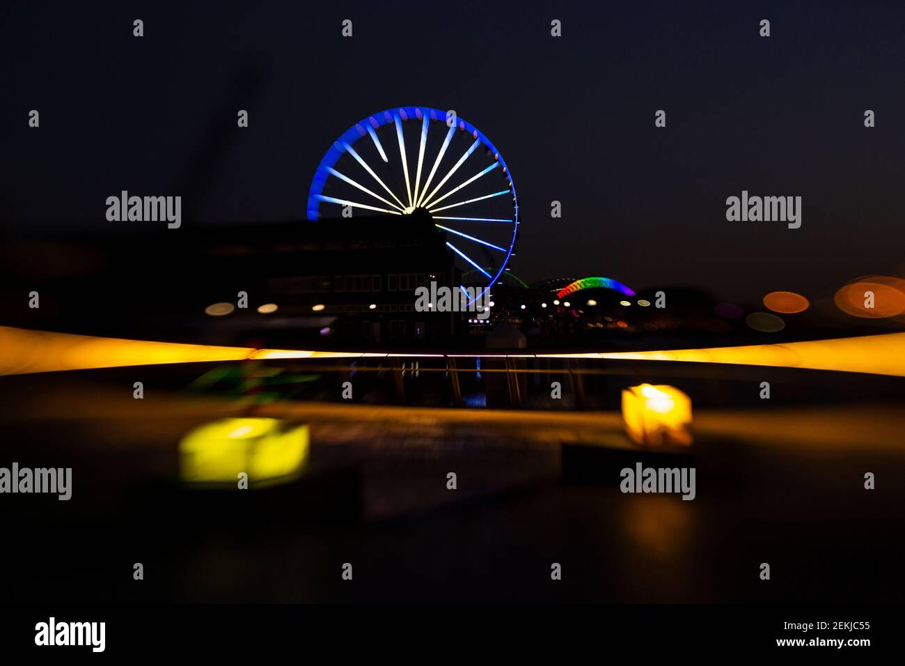 WA19356-00...WASHINGTON - View of the Great Wheel from Pier 62 on the ...