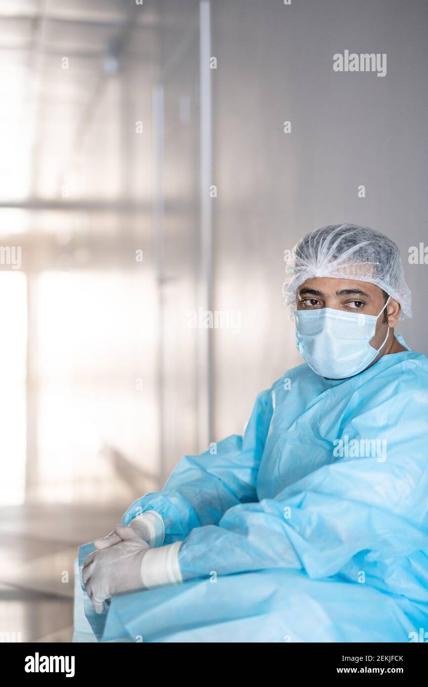 Exhausted surgeon hi-res stock photography and images - Alamy
