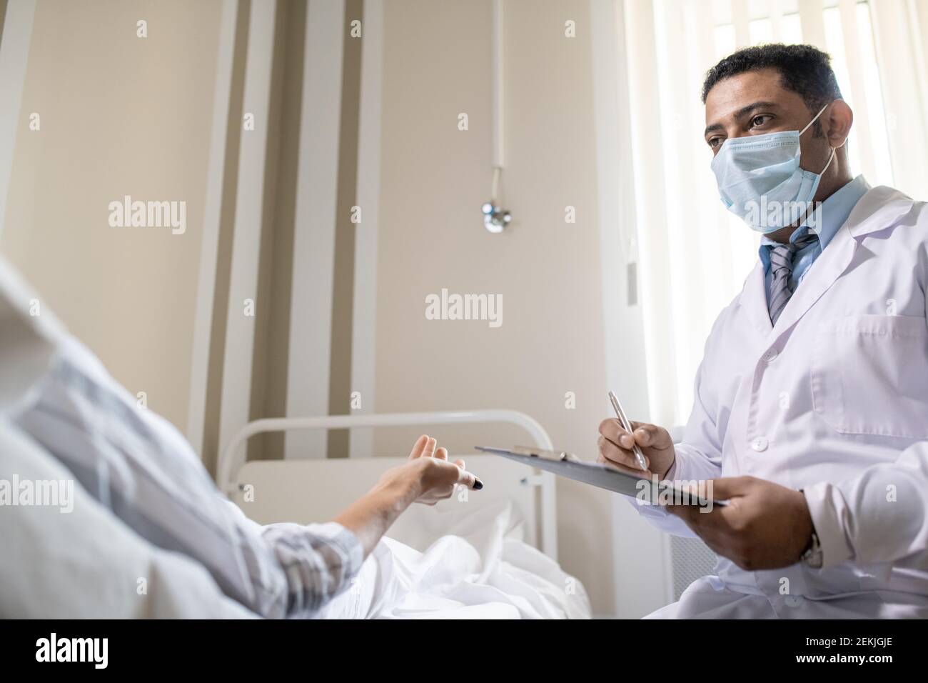 Hospital bed patient notes hi-res stock photography and images - Alamy