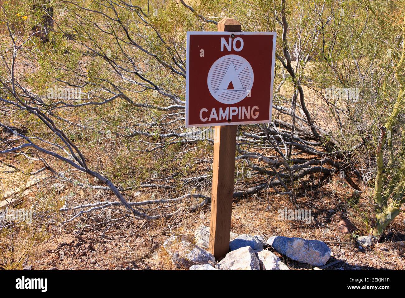 Camping signage hi-res stock photography and images - Alamy