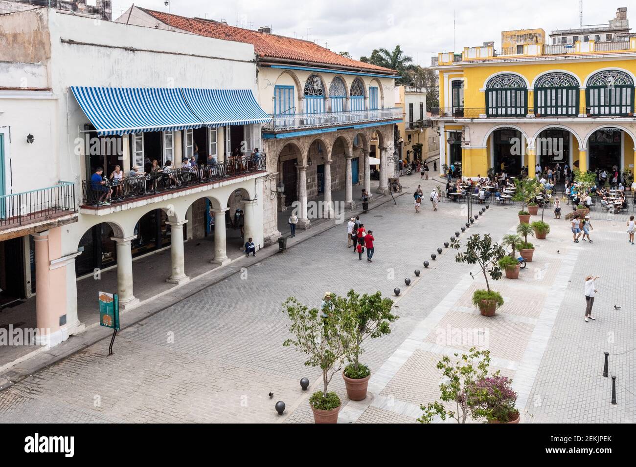 Plaza Vieja or Old Square in Havana, Cuba, 2017 Stock Photo - Alamy