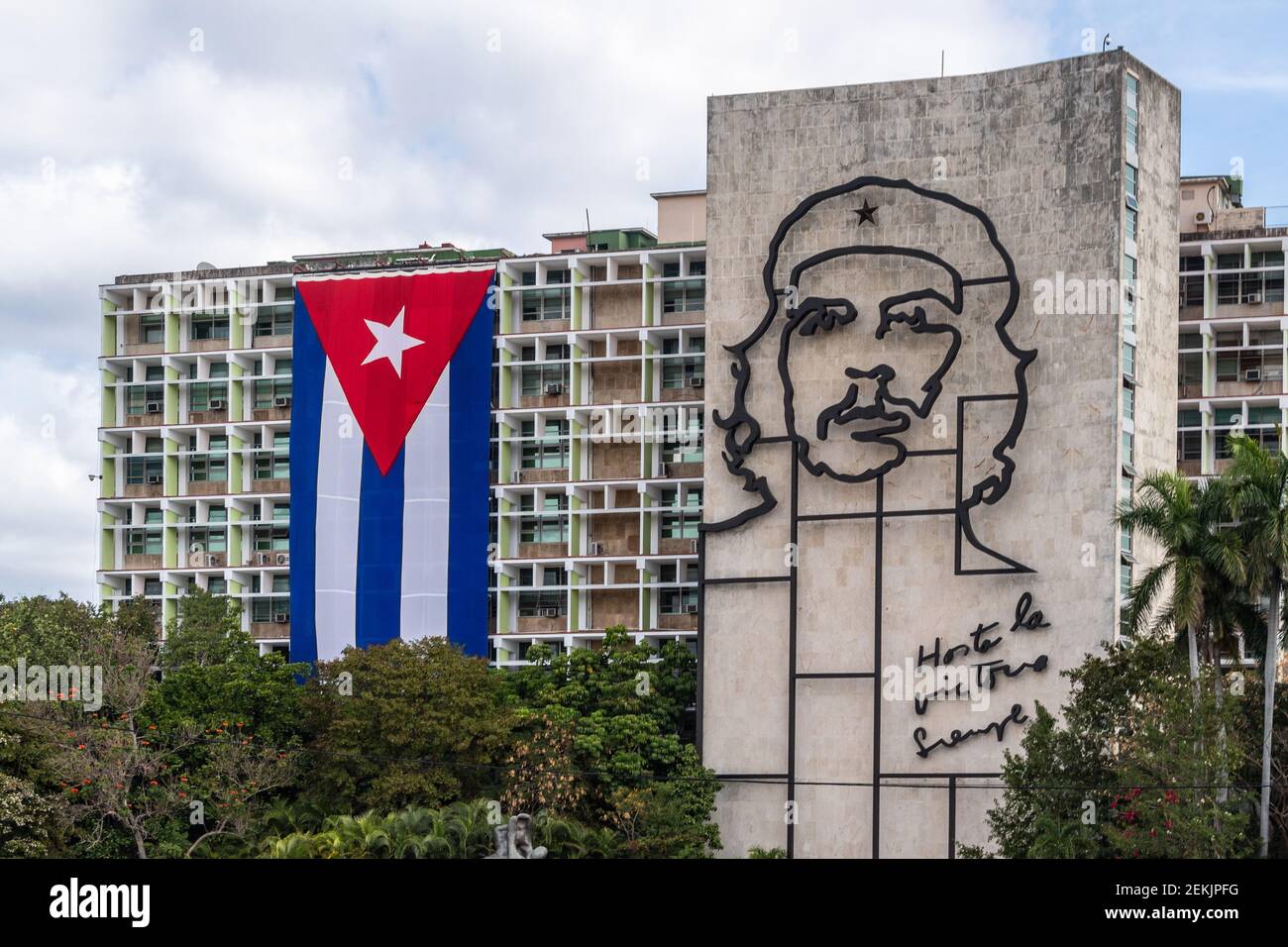 Minint Building with Che Guevara and Cuban Flag, Havana, Cuba, 2017 ...