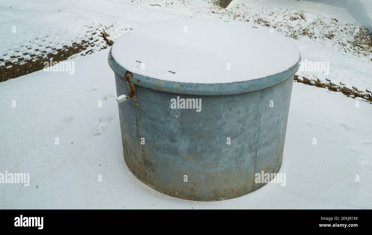 Reference tank hi-res stock photography and images - Alamy