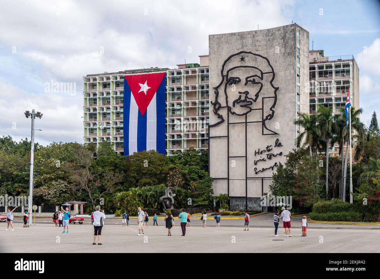 Minint building Che Guevara sculpture Cuban flag, Havana, Cuba, 2017 ...