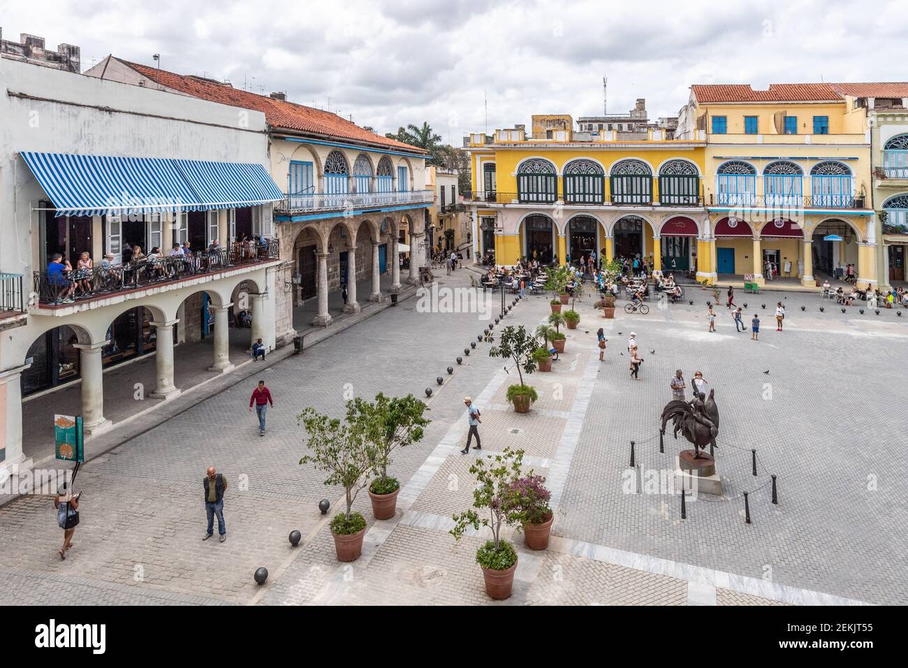 Plaza Vieja or Old Square in Havana, Cuba, 2017 Stock Photo - Alamy
