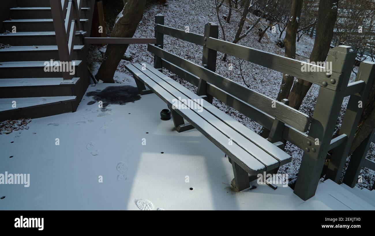 Bench wooden benches hi-res stock photography and images - Alamy