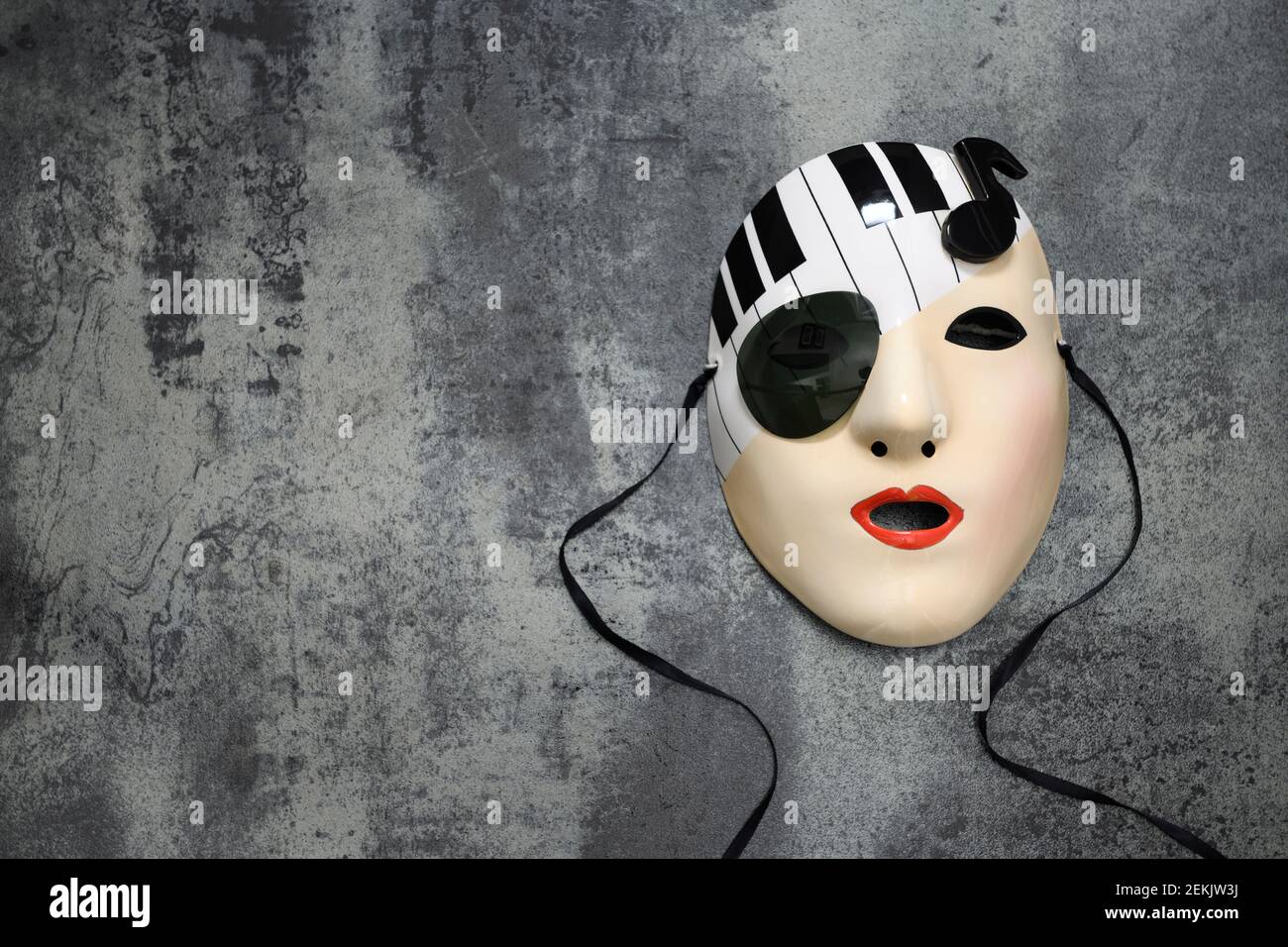 Porcelain mask hi-res stock photography and images - Alamy