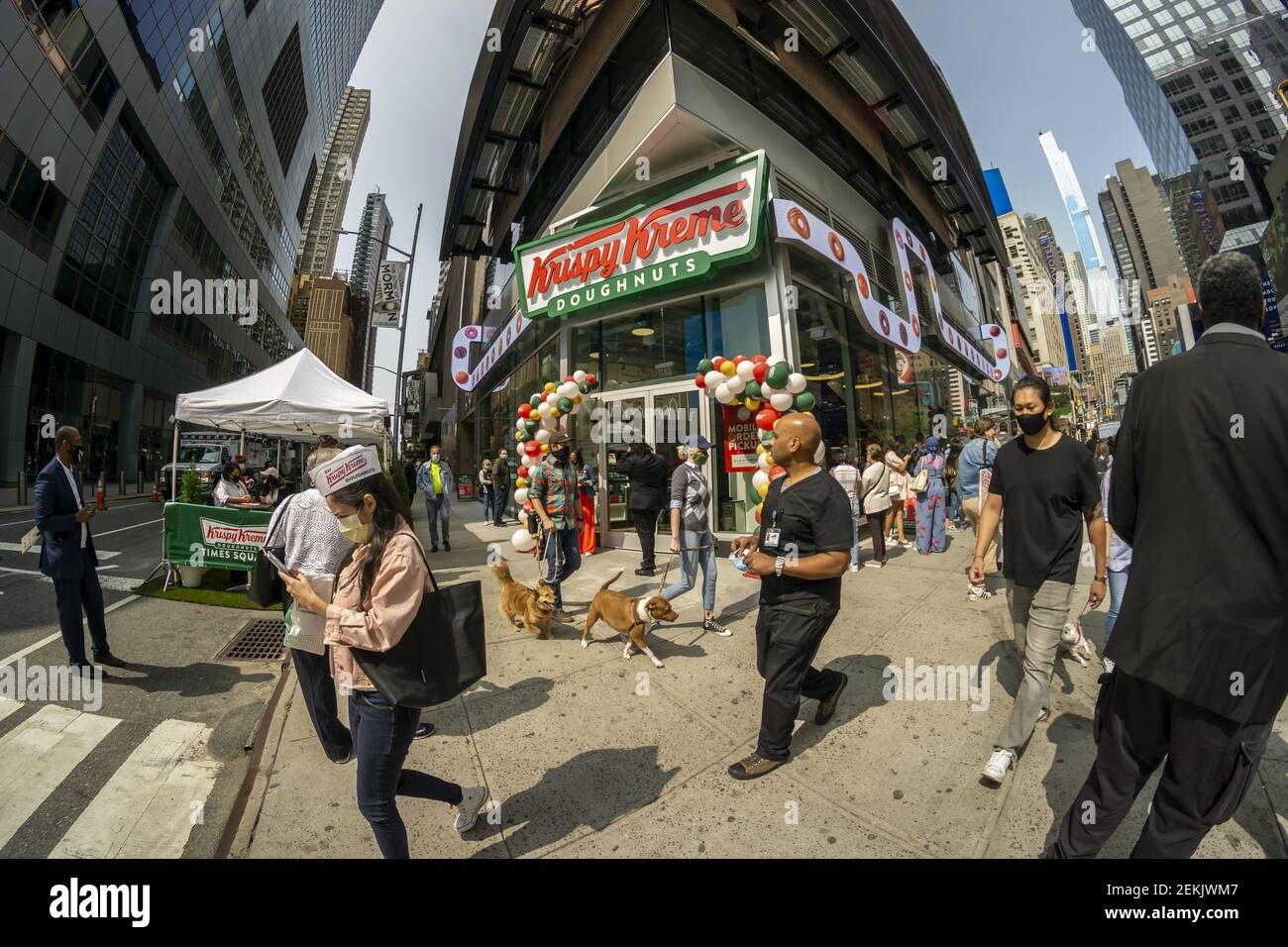 Doughnut lovers flock to the grand opening of the Krispy Kreme ...