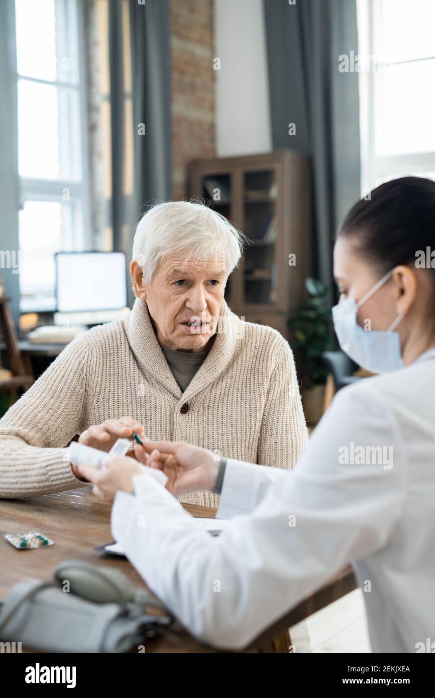 Patient describing symptoms to doctor hi-res stock photography and ...