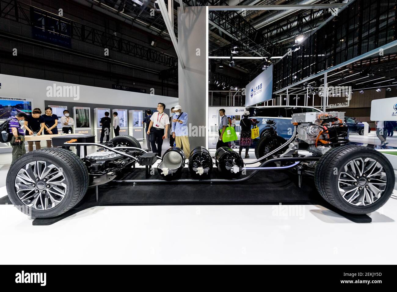 SAIC Motor unveiled its first fuel cell powered MPV in Shanghai at the ...
