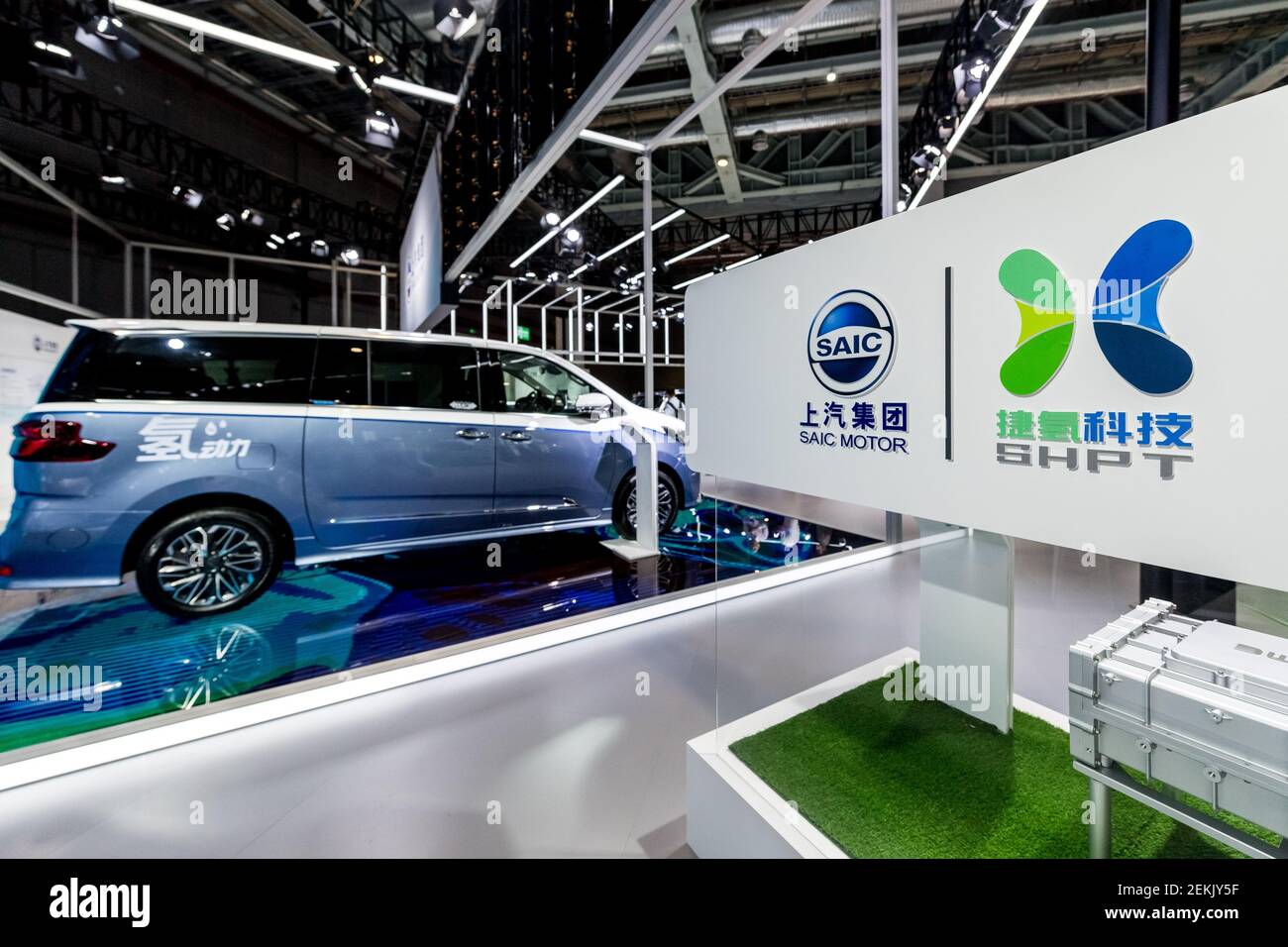 SAIC Motor unveiled its first fuel cell powered MPV in Shanghai at the ...