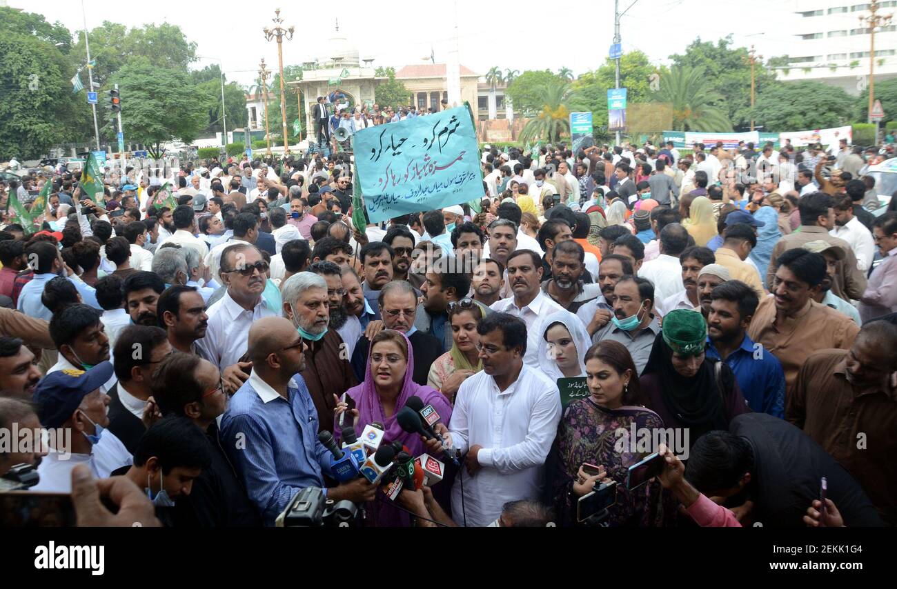 Pakistani supporters and workers of opposition party PMLN shouting ...