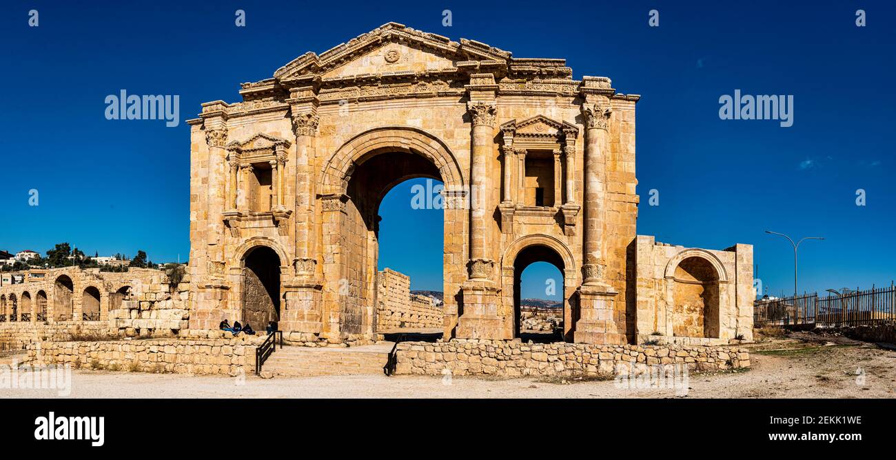 Hadrian Arch, Jerash, Jordan Stock Photo - Alamy
