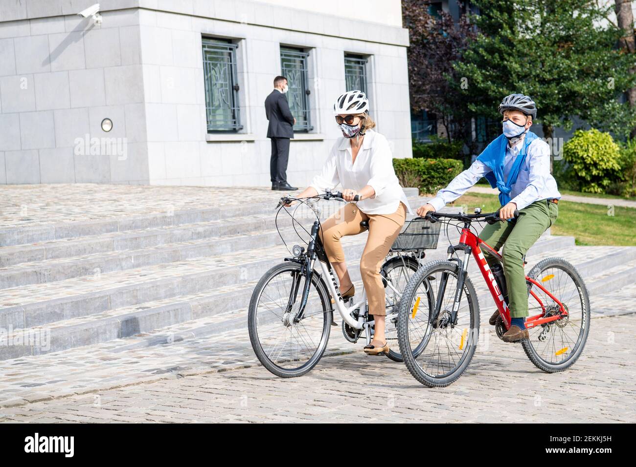 Queen Mathilde and Prince Emmanuel on the bike cycling due to car-free ...