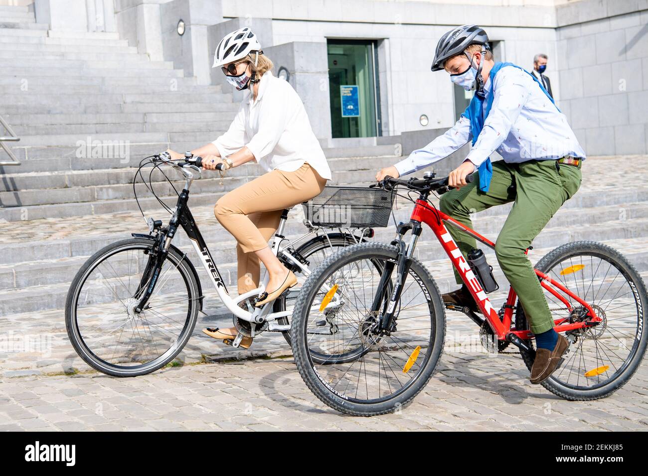 Queen Mathilde and Prince Emmanuel on the bike cycling due to car-free ...