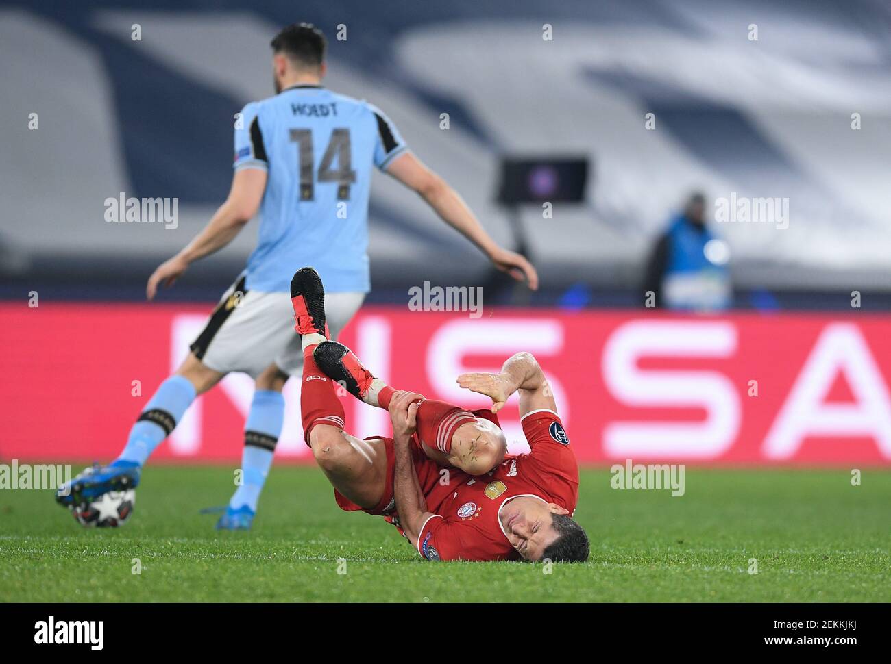 Robert lewandowski injured hi-res stock photography and images - Alamy