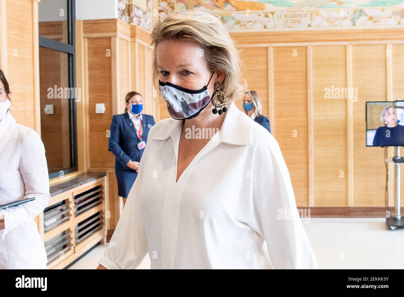 Queen Mathilde of Belgium on the bike cycling due to car-free Sunday ...