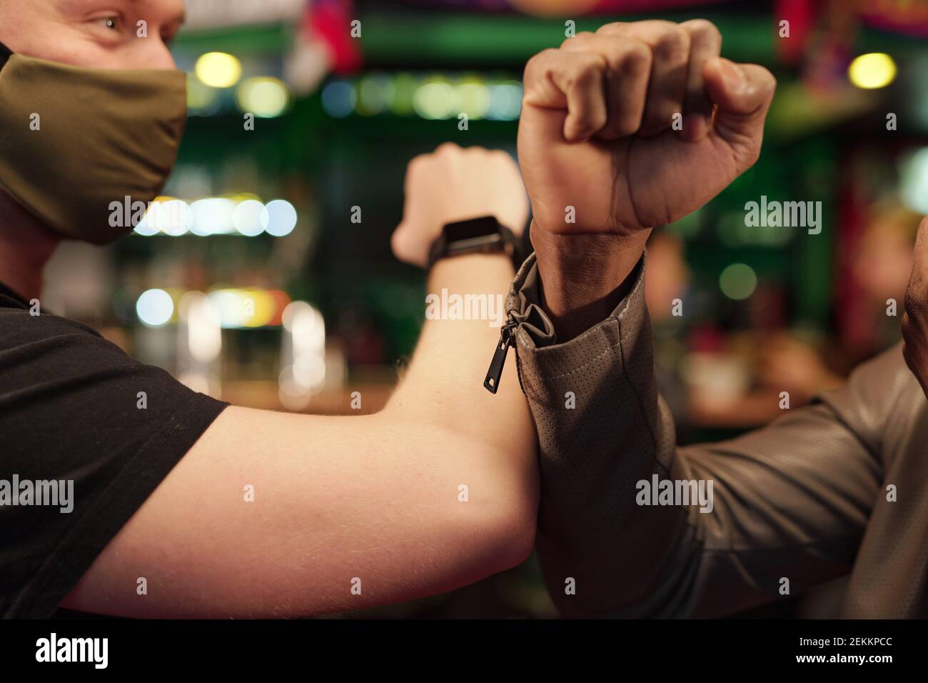 Men with masks hi-res stock photography and images - Alamy