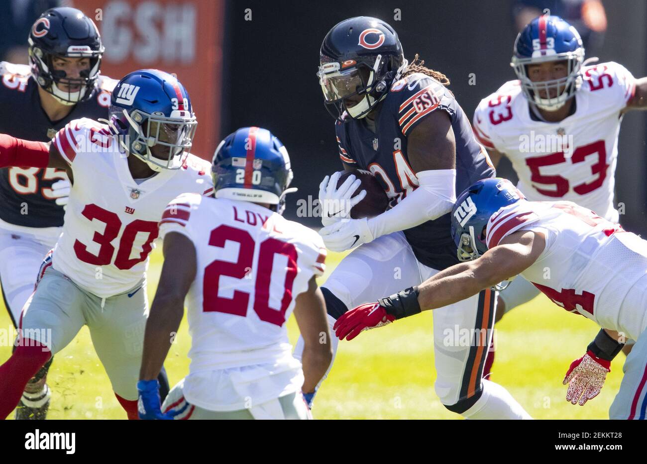 Chicago Bears wide receiver Cordarrelle Patterson (84) carries the ball ...