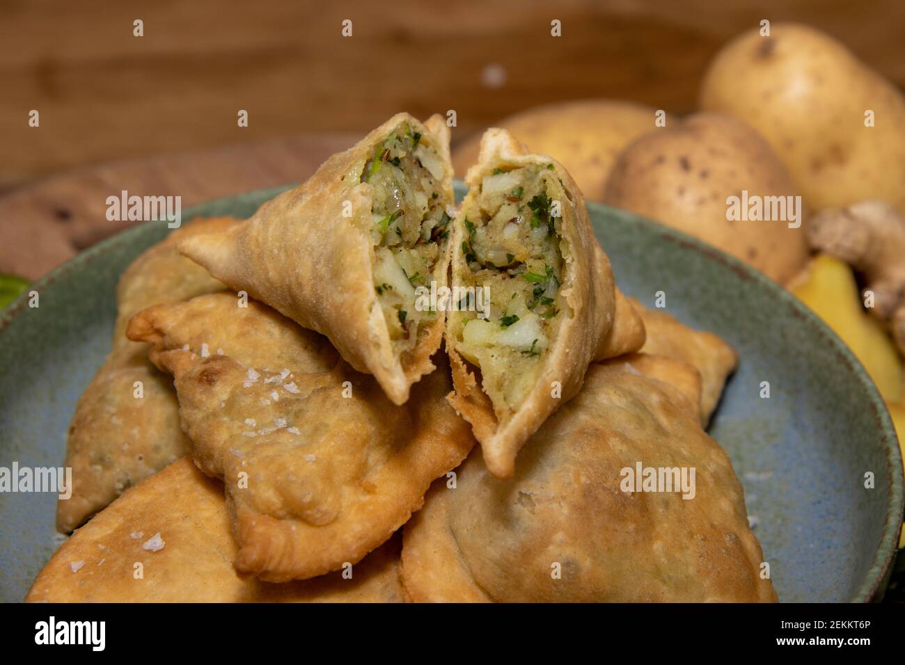 Indian samosas hi-res stock photography and images - Alamy