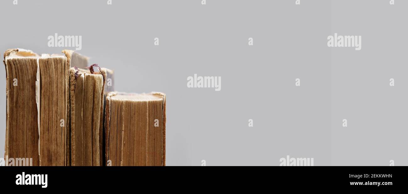 Old paperback texture hi-res stock photography and images - Alamy