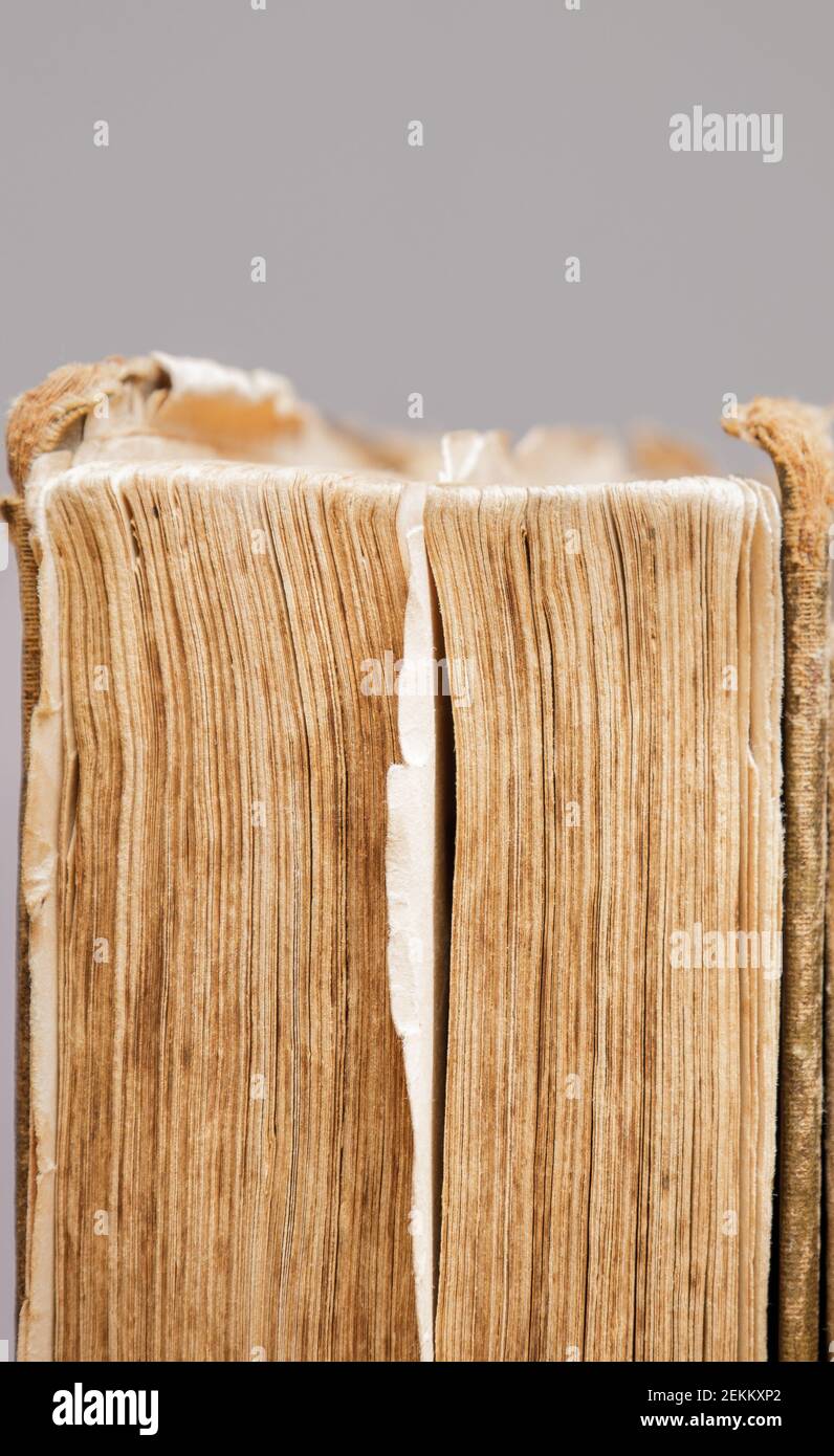 Old paperback texture hi-res stock photography and images - Alamy