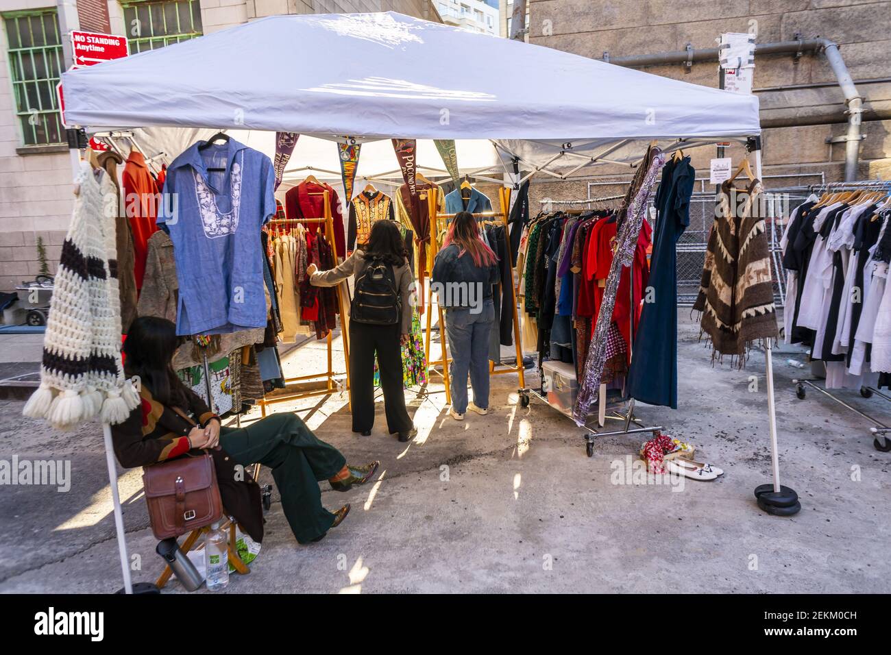 Shopping at the Brooklyn Flea in the Dumbo neighborhood of Brooklyn in ...
