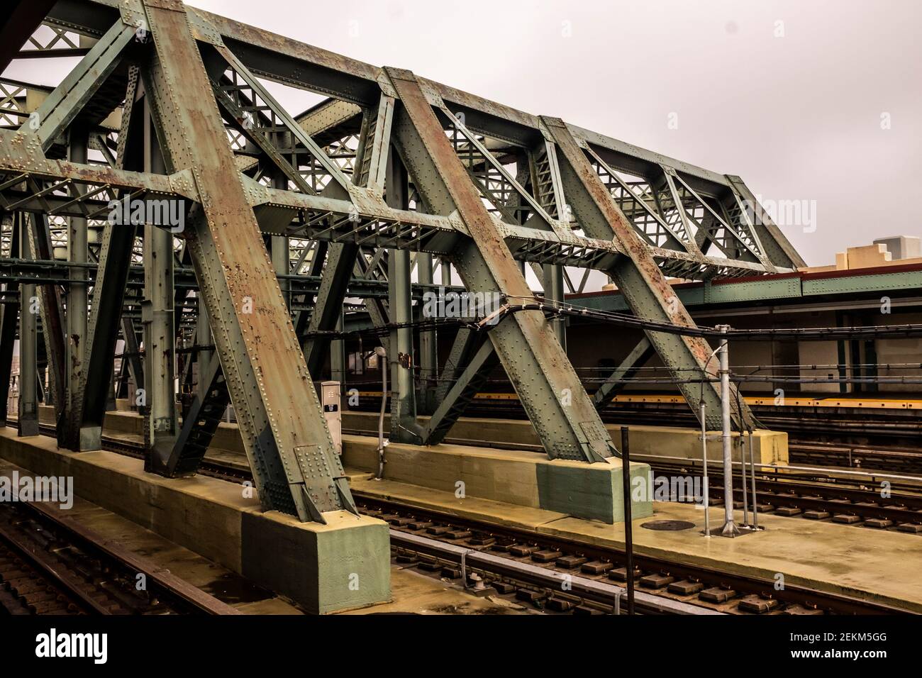 Architectural frame of an elevated train Stock Photo - Alamy