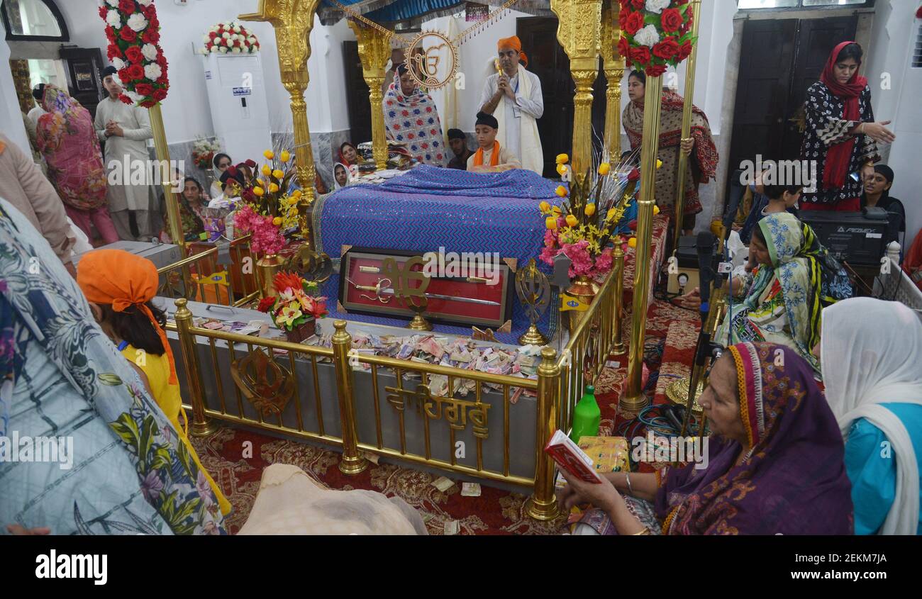 Sikh community in large numbers from Pakistan and other countries are ...